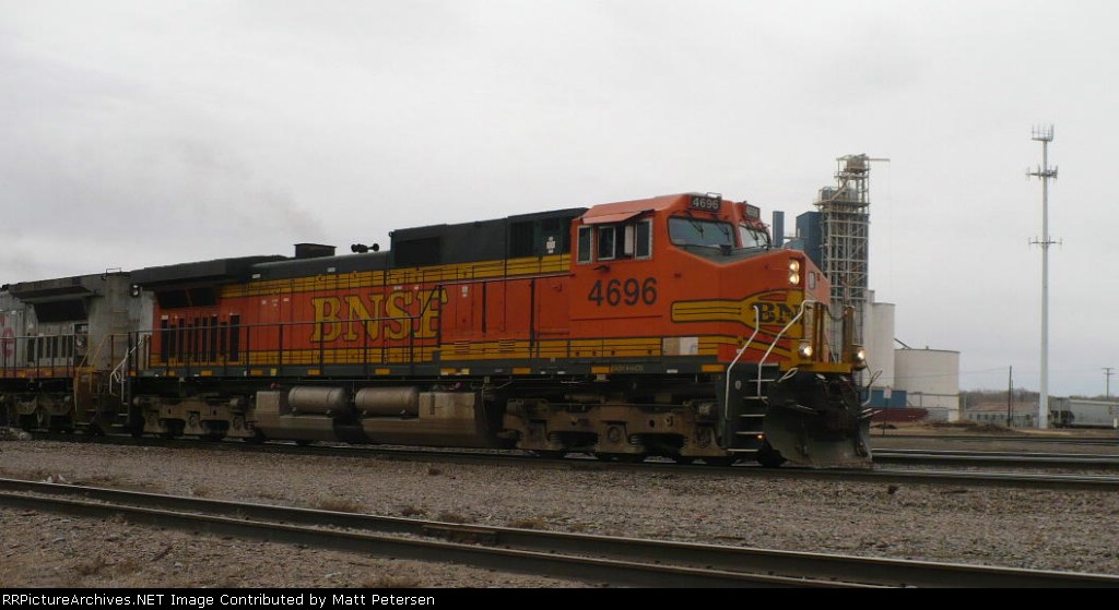 BNSF 4696
